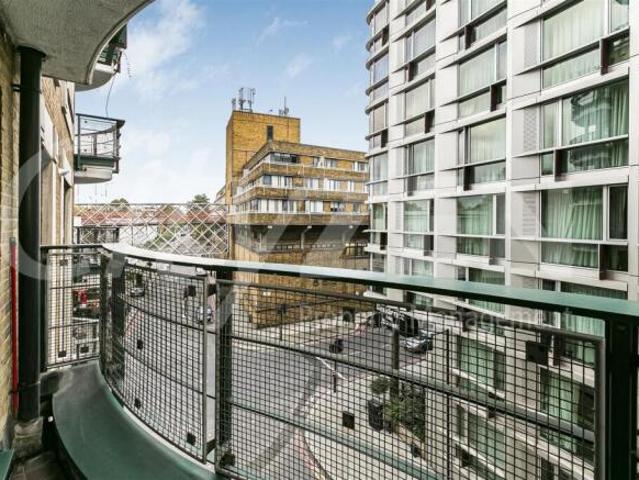 2 bedroom flat for rent in Warren House, Warwick Road, London, W14