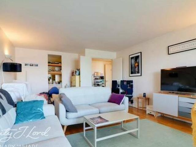 2 bedroom flat for rent in Waterman Building E14