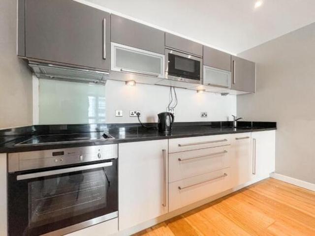 2 bedroom flat for rent in Watermans Place, 3 Wharf Approach, Leeds, LS1