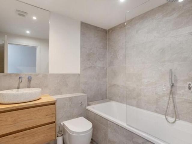 2 bedroom flat for rent in Watermans Quay William Morris Way Fulham SW6