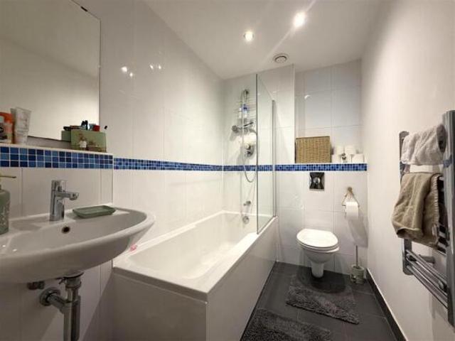 2 bedroom flat for rent in Waterloo Court, Hunslet Road, LS10
