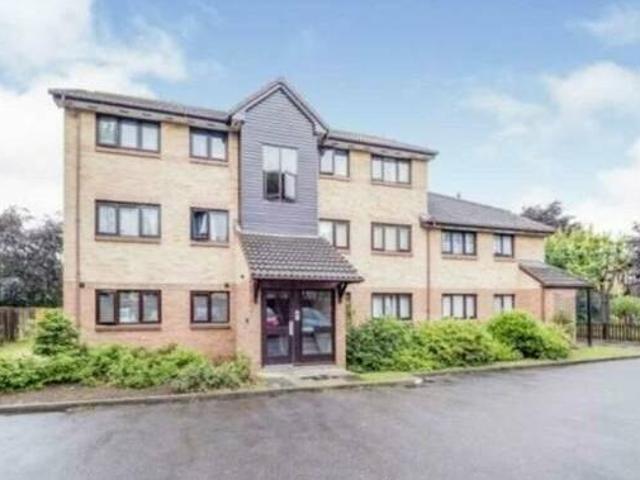 2 bedroom flat for rent in Waterside Close Barking IG11