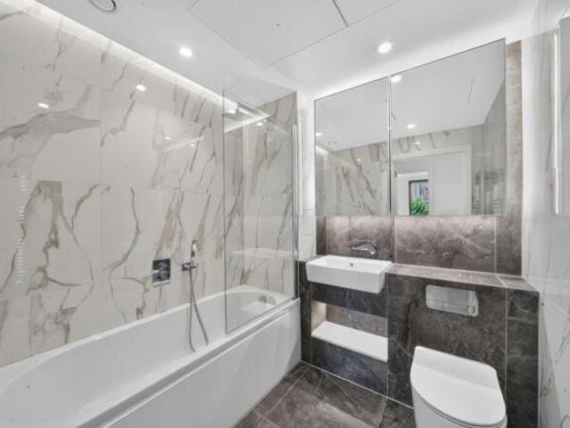 2 bedroom flat for rent in Waterview Apartments, Chelsea, SW6