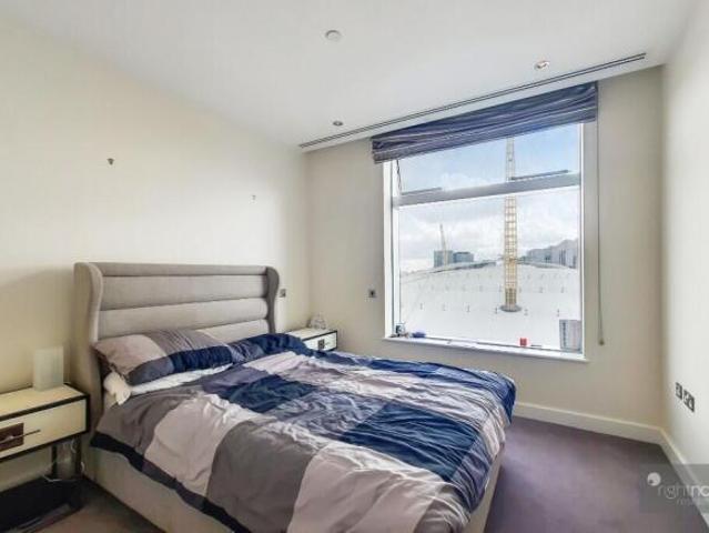 2 bedroom flat for rent in Waterview Drive, London, SE10
