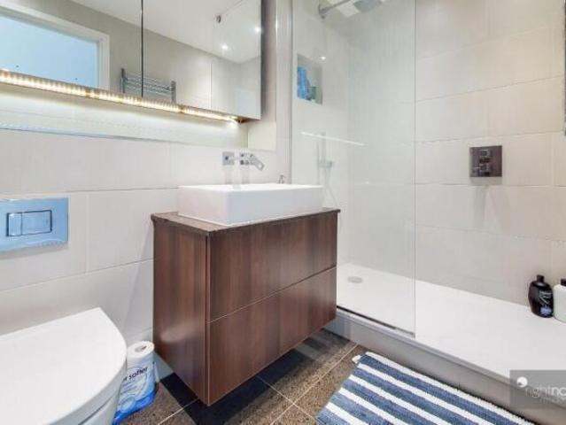 2 bedroom flat for rent in Waterview Drive, London, SE10