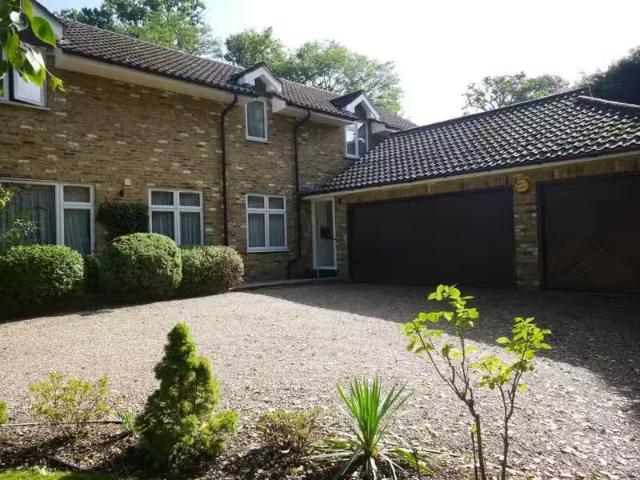 2 bedroom flat for rent in Watford Road, Northwood, HA6