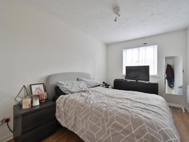 2 bedroom flat for rent in Watford, WD24