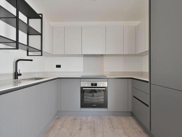 2 bedroom flat for rent in Watford, WD24
