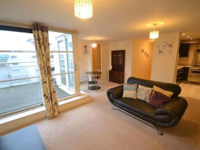 2 bedroom flat for rent in Watkin Road, Leicester, LE2
