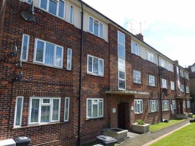 2 bedroom flat for rent in Watling Court High Street North Dunstable LU6