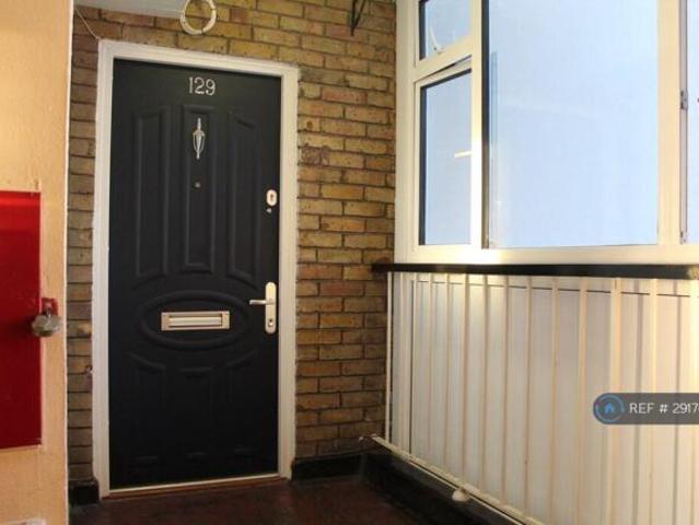 2 bedroom flat for rent in Watling Gardens, London, NW2