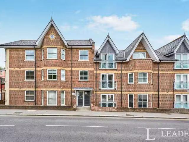 2 bedroom flat for rent in Watsons Yard, Hadham Road, Bishop's.