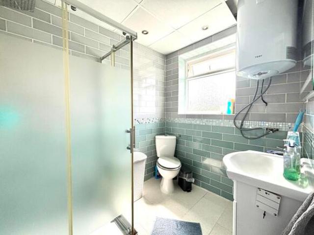 2 bedroom flat for rent in Waverly Road, Southsea, PO5
