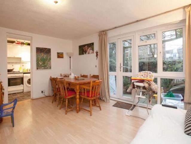 2 bedroom flat for rent in Waverley Place, London, N4