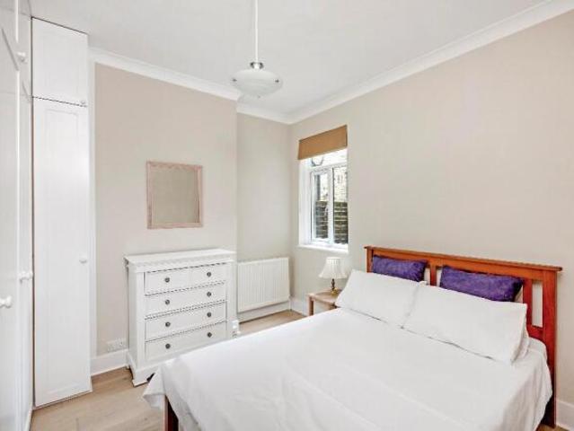 2 bedroom flat for rent in Waynflete Street, London, SW18