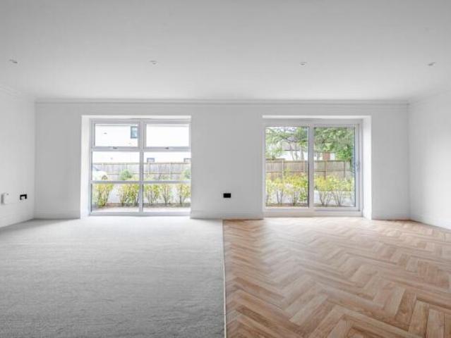 2 bedroom flat for rent in Wayside Crescent, Harrogate, HG2