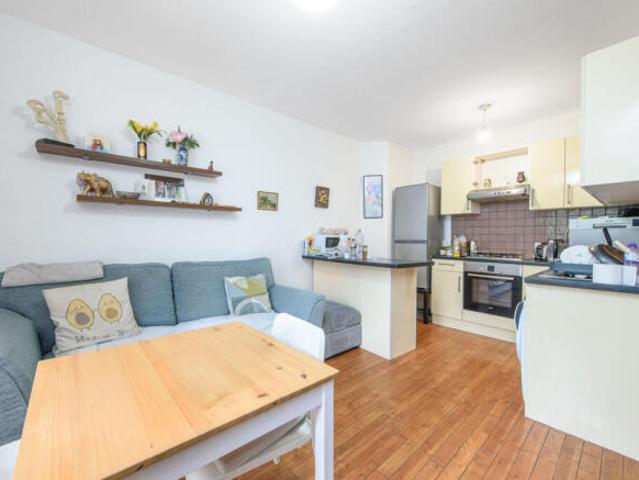 2 bedroom flat for rent in Wentworth Road, Golders Green, London, NW11