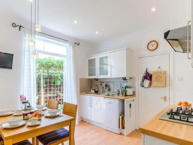 2 Bedroom Flat For Rent In Wendell Park, London