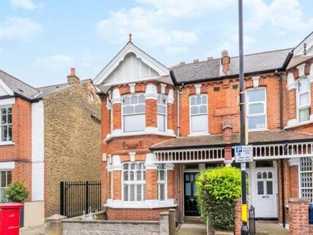 2 Bedroom Flat For Rent In Wendell Park, London