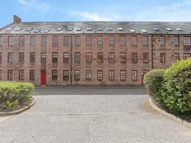 2 bedroom flat for rent in Weavers Way, Tillicoultry, Clackman.