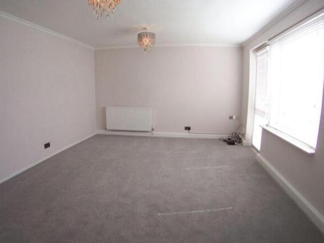 2 bedroom flat for rent in Weetwood House Court, Leeds, LS16