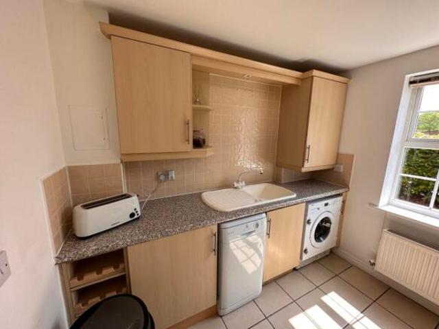 2 bedroom flat for rent in Weir Close, Wigston, LE18
