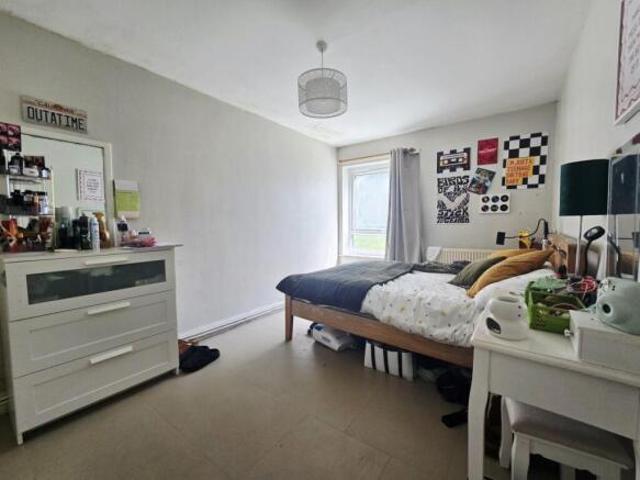 2 bedroom flat for rent in Welton Court, Off Welton Grove, Hyde Park, Leeds, LS6