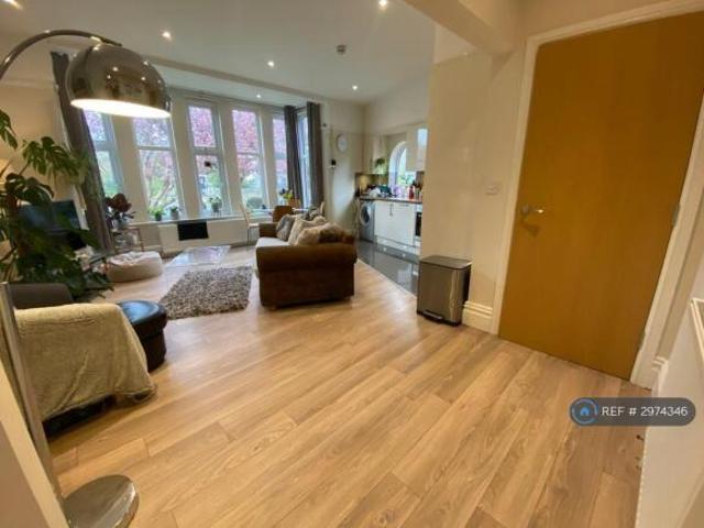 2 bedroom flat for rent in Welburn Drive, Leeds, LS16