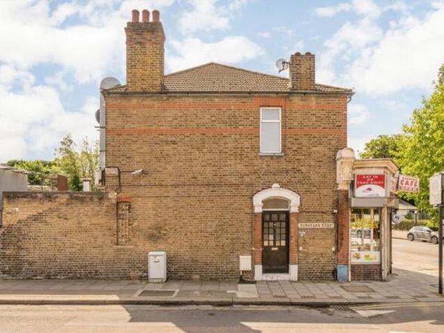 2 bedroom flat for rent in Well Hall Road, London, SE9