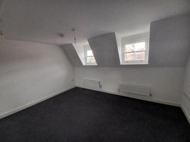 2 bedroom flat for rent in Well Street, Hackney, London, E9