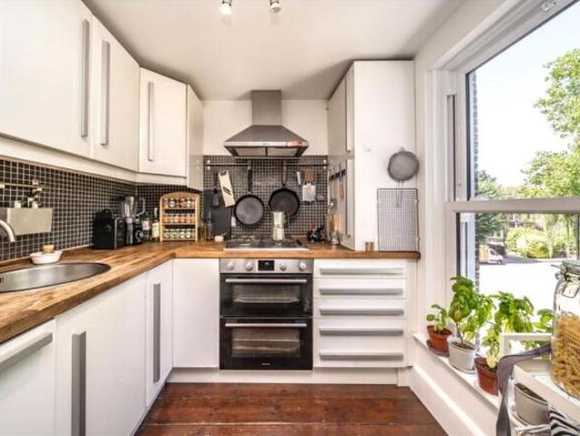 2 bedroom flat for rent in Wellesley Road, Chiswick, W4