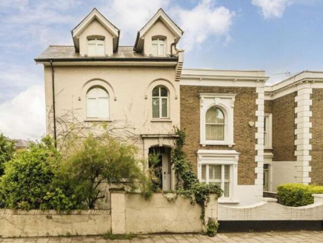 2 bedroom flat for rent in Wellesley Road, Chiswick, W4