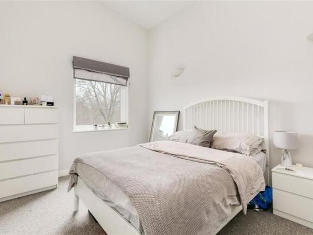 2 bedroom flat for rent in Wellington Square, Kings Cross, N1