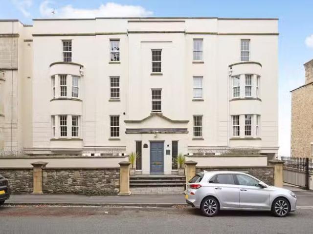 2 bedroom flat for rent in Wellington Terrace, Clevedon, BS21