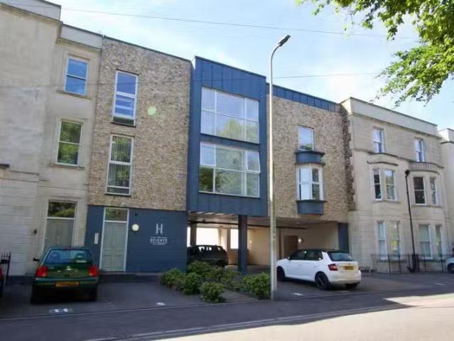 2 bedroom flat for rent in Wellington Terrace, Clevedon, BS21