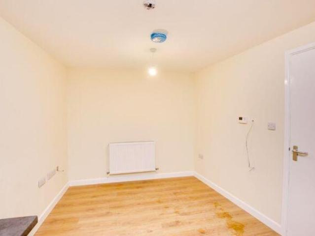 2 bedroom flat for rent in Wellsway, Bath, BA2