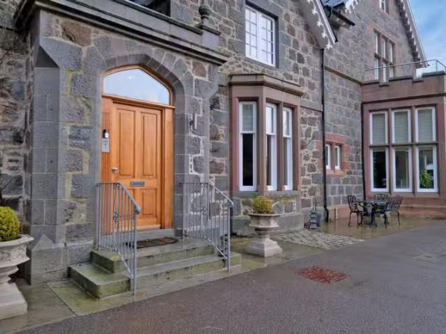2 bedroom flat for rent in Wellwood Mansions, Cults, Aberdeen.