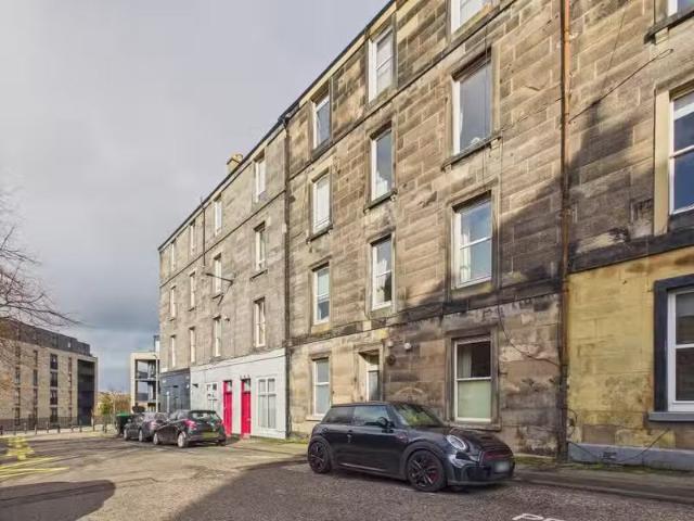 2 bedroom flat for rent in West Montgomery Place, Hillside, Ed.