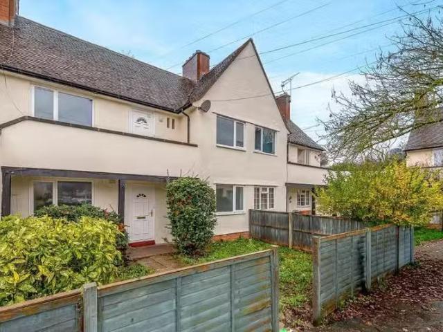 2 bedroom flat for rent in West Byfleet, Surrey, KT14