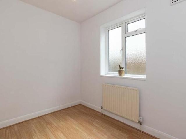 2 bedroom flat for rent in West Barnes Lane, London, SW20