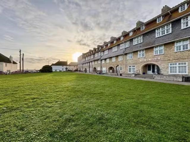 2 bedroom flat for rent in West Bay, DT6