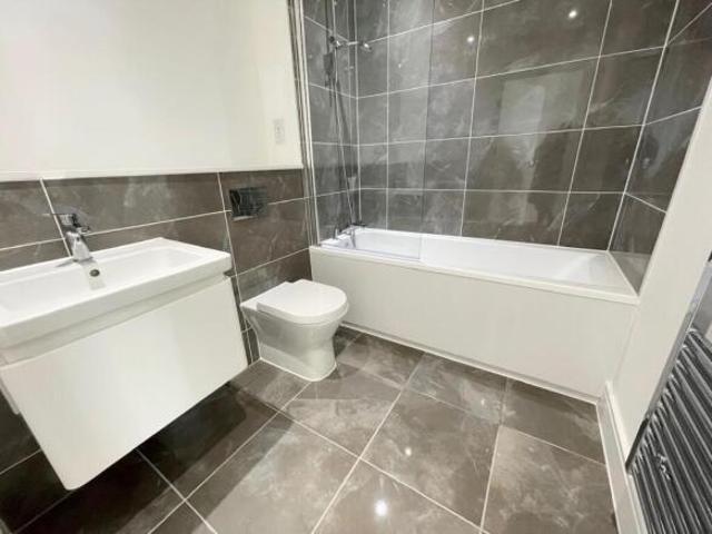 2 bedroom flat for rent in West Cliff Road, Bournemouth, BH2