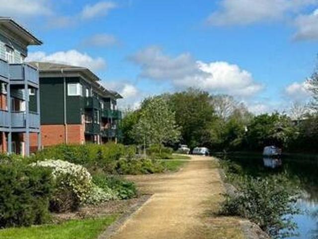 2 Bedroom Flat For Rent In West Drayton