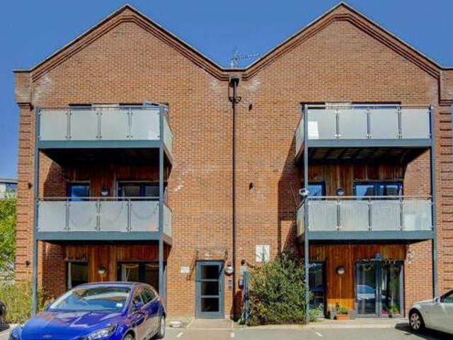 2 Bedroom Flat For Rent In West Drayton