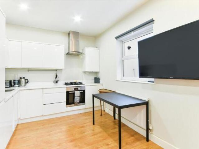 2 bedroom flat for rent in West Green Road, London, N15