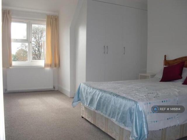 2 bedroom flat for rent in West Hampstead London, NW6