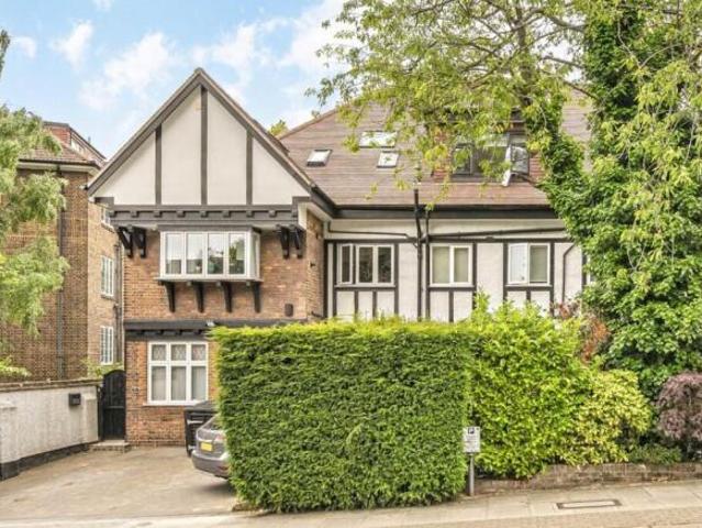 2 bedroom flat for rent in West Heath Road, London, NW3