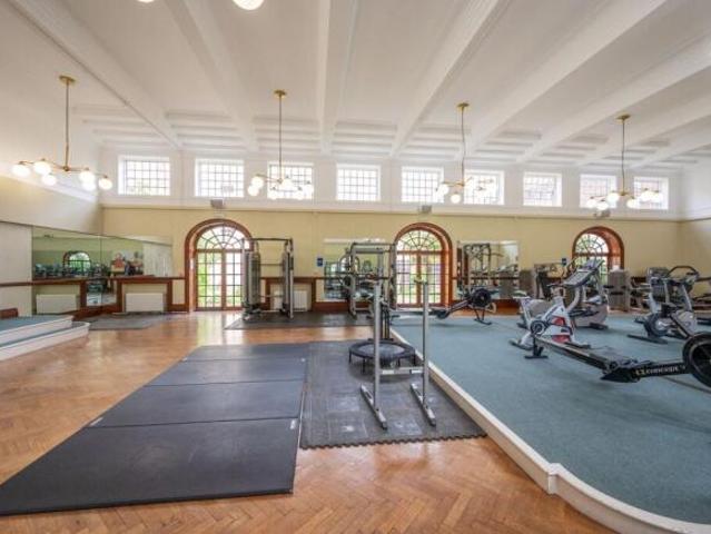 2 bedroom flat for rent in West Hill, London, SW15