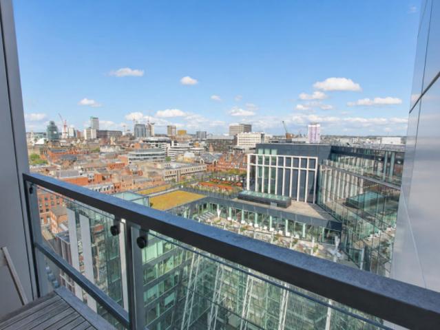 2 bedroom flat for rent in West Point, Wellington Street, LS1