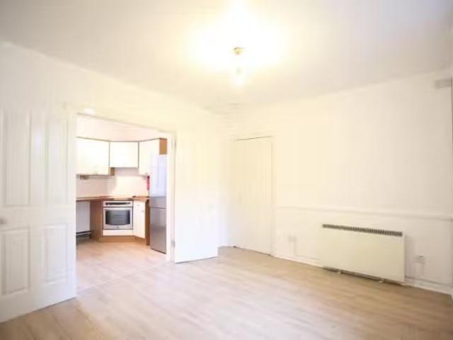 2 bedroom flat for rent in West Port, Aitchisons Close, Grassm.